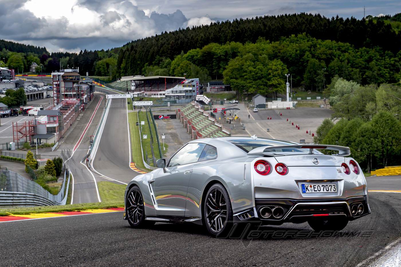 Introducing the 2017 Nissan GT R