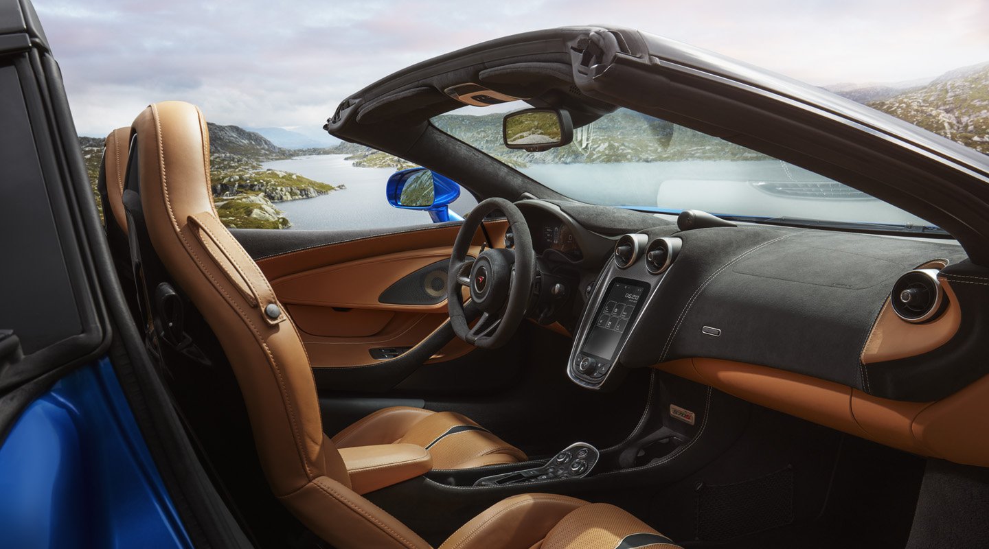 McLaren 570S Spider: Elegant Interior and Thrilling Exterior