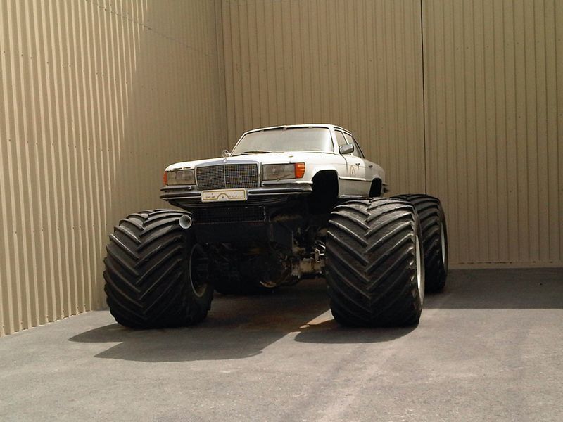 بالصور: لماذا يلقّب سمو الشيخ حمد بن حمدان النهيان بالRainbow Sheikh؟